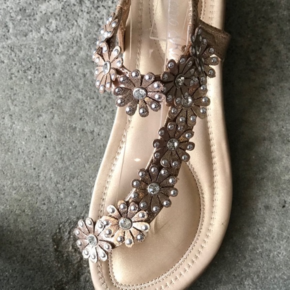 Verano Rio | Shoes | Veranorio Camel Flower Rhinestone Comfort Sandal ...